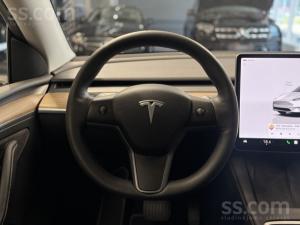 White Tesla Model Y 2022 in Riga, with an engine capacity of 0.00 L and mileage of 105 thousand km for 32990 €, photo 20 on AUTOMOTO.COM.LV