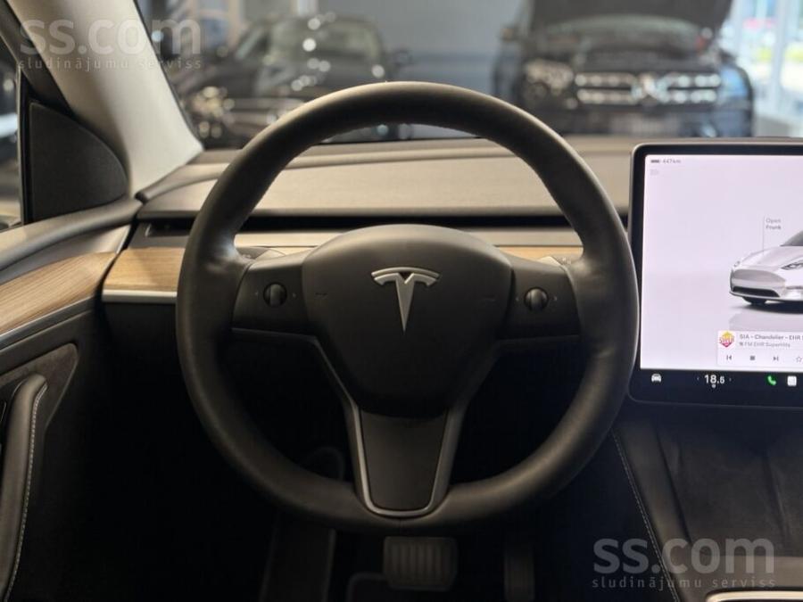 White Tesla Model Y 2022 in Riga, with an engine capacity of 0.00 L and mileage of 105 thousand km for 32990 €, photo 20 on AUTOMOTO.COM.LV
