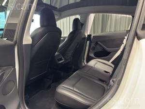 White Tesla Model Y 2022 in Riga, with an engine capacity of 0.00 L and mileage of 105 thousand km for 32990 €, photo 24 on AUTOMOTO.COM.LV