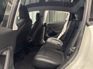 White Tesla Model Y 2022 in Riga, with an engine capacity of 0.00 L and mileage of 105 thousand km for 32990 €, photo 25 on AUTOMOTO.COM.LV