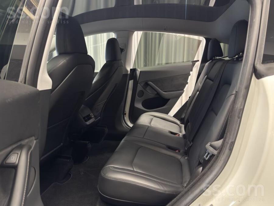 White Tesla Model Y 2022 in Riga, with an engine capacity of 0.00 L and mileage of 105 thousand km for 32990 €, photo 25 on AUTOMOTO.COM.LV