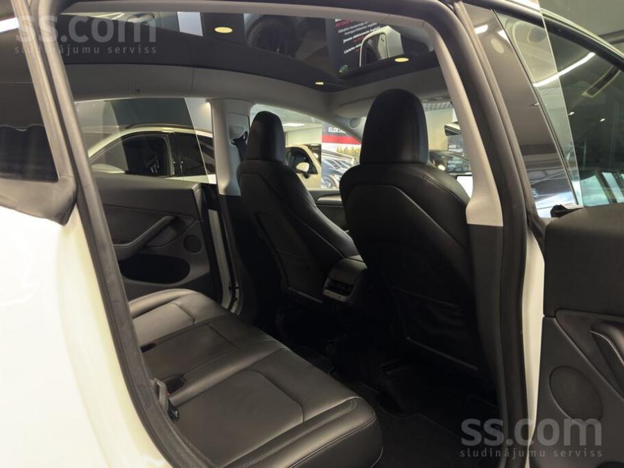 White Tesla Model Y 2022 in Riga, with an engine capacity of 0.00 L and mileage of 105 thousand km for 32990 €, photo 26 on AUTOMOTO.COM.LV
