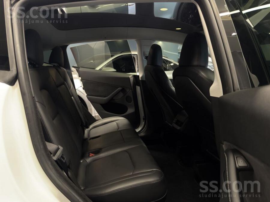 White Tesla Model Y 2022 in Riga, with an engine capacity of 0.00 L and mileage of 105 thousand km for 32990 €, photo 27 on AUTOMOTO.COM.LV