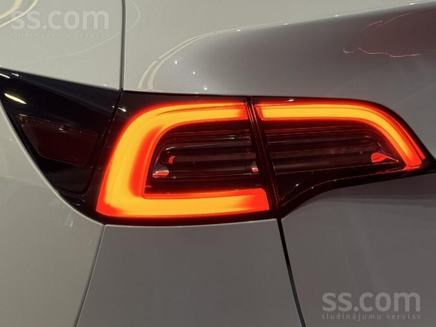 White Tesla Model Y 2022 in Riga, with an engine capacity of 0.00 L and mileage of 105 thousand km for 32990 €, photo 30 on AUTOMOTO.COM.LV