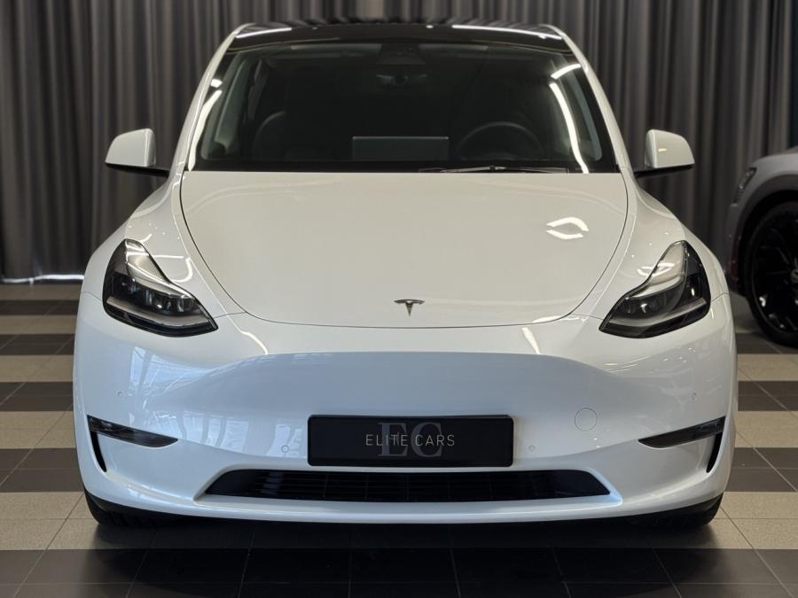 Balts Tesla Model Y 2022 Rīga, ar dzinēja tilpumu 0.00 L un nobraukumu 105 tūkst. km par 32990 €, foto 1 vietnē AUTOMOTO.COM.LV