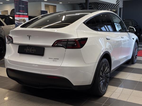 Balts Tesla Model Y 2022 Rīga, ar dzinēja tilpumu 0.00 L un nobraukumu 105 tūkst. km par 32990 €, foto 3 vietnē AUTOMOTO.COM.LV