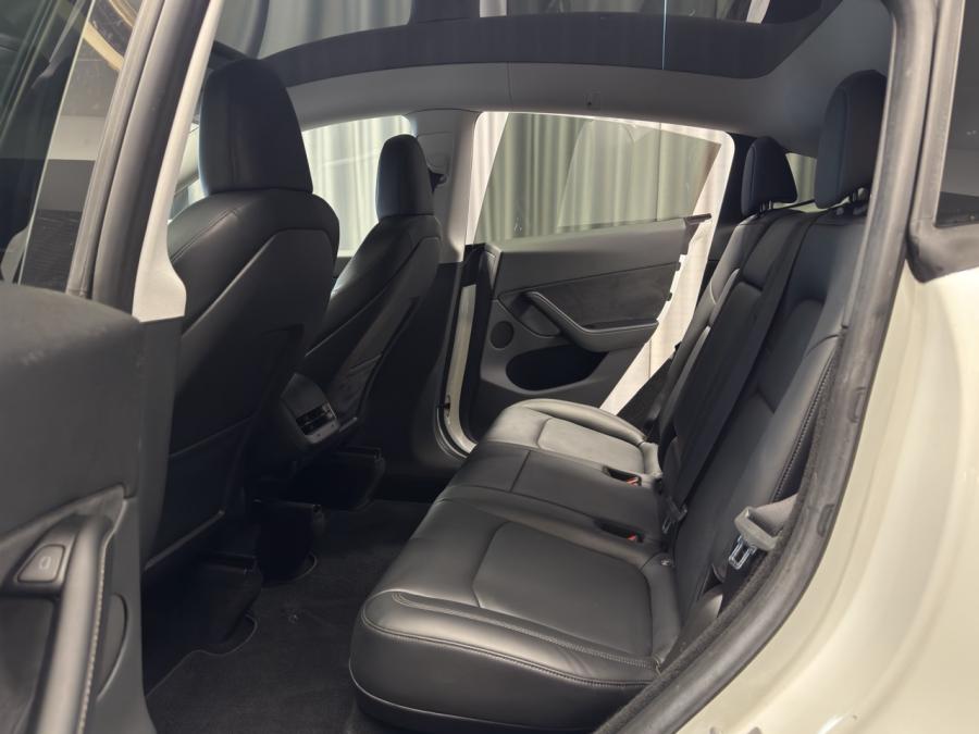Balts Tesla Model Y 2022 Rīga, ar dzinēja tilpumu 0.00 L un nobraukumu 105 tūkst. km par 32990 €, foto 24 vietnē AUTOMOTO.COM.LV