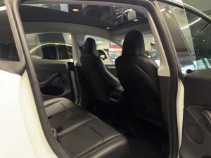 Balts Tesla Model Y 2022 Rīga, ar dzinēja tilpumu 0.00 L un nobraukumu 105 tūkst. km par 32990 €, foto 25 vietnē AUTOMOTO.COM.LV