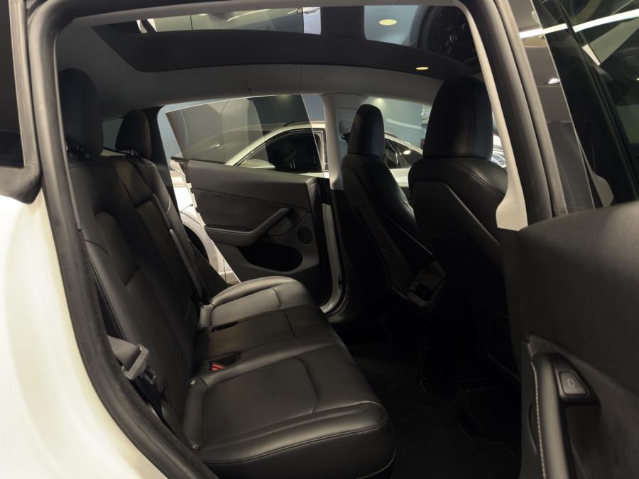 Balts Tesla Model Y 2022 Rīga, ar dzinēja tilpumu 0.00 L un nobraukumu 105 tūkst. km par 32990 €, foto 26 vietnē AUTOMOTO.COM.LV