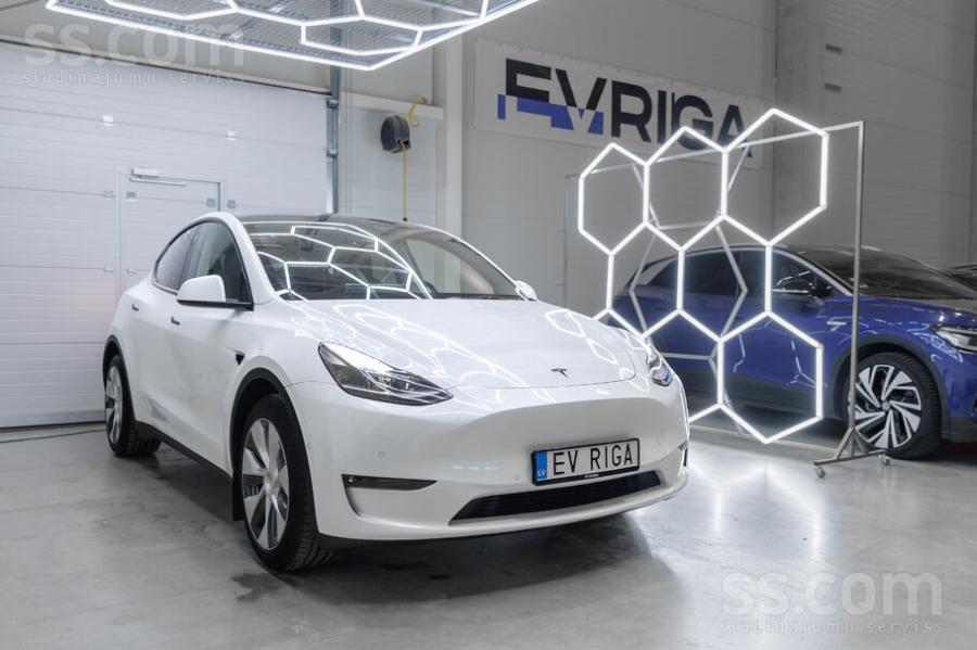 Balts Tesla Model Y 2022 Rīga, ar dzinēja tilpumu 0.00 L un nobraukumu 112 tūkst. km par 32740 €, foto 1 vietnē AUTOMOTO.COM.LV
