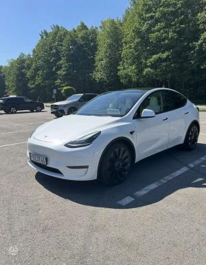 White Tesla Model Y 2022 in Vilnius, with an engine capacity of 0.00 L and mileage of 114 thousand km for 33880 €, photo  on AUTOMOTO.COM.LV