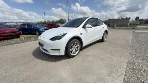 White Tesla Model Y 2022 in Siauliai, with an engine capacity of 0.00 L and mileage of 97 thousand km for 25350 €, photo 3 on AUTOMOTO.COM.LV