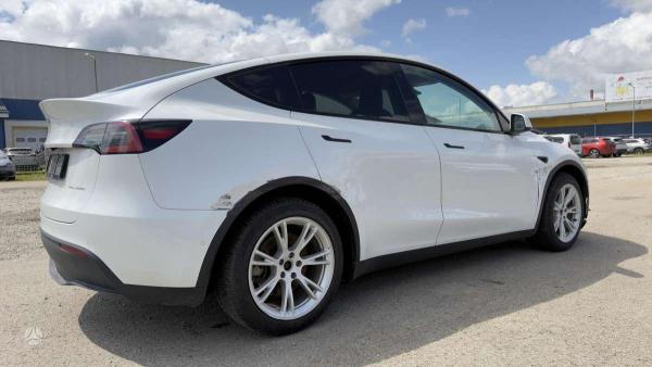 Balts Tesla Model Y 2022 Šauļi, ar dzinēja tilpumu 0.00 L un nobraukumu 97 tūkst. km par 25350 €, foto 4 vietnē AUTOMOTO.COM.LV