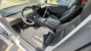 White Tesla Model Y 2022 in Siauliai, with an engine capacity of 0.00 L and mileage of 97 thousand km for 25350 €, photo 10 on AUTOMOTO.COM.LV