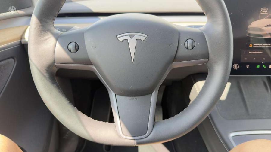 White Tesla Model Y 2022 in Siauliai, with an engine capacity of 0.00 L and mileage of 97 thousand km for 25350 €, photo 13 on AUTOMOTO.COM.LV