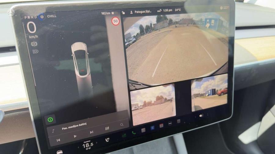White Tesla Model Y 2022 in Siauliai, with an engine capacity of 0.00 L and mileage of 97 thousand km for 25350 €, photo 21 on AUTOMOTO.COM.LV