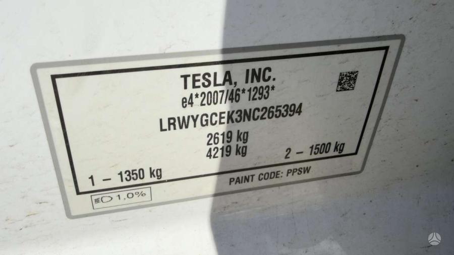 White Tesla Model Y 2022 in Siauliai, with an engine capacity of 0.00 L and mileage of 97 thousand km for 25350 €, photo 29 on AUTOMOTO.COM.LV