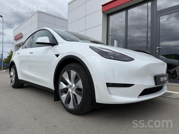 White Tesla Model Y 2022 in Riga, with an engine capacity of 0.00 L and mileage of 114 thousand km for 32300 €, photo 1 on AUTOMOTO.COM.LV