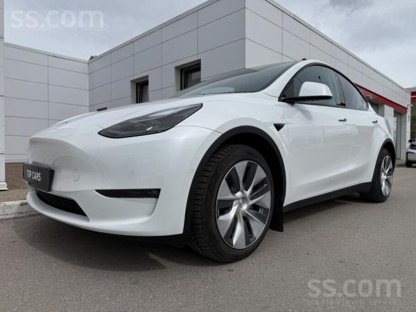 White Tesla Model Y 2022 in Riga, with an engine capacity of 0.00 L and mileage of 114 thousand km for 32300 €, photo 2 on AUTOMOTO.COM.LV