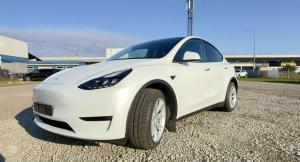 White Tesla Model Y 2022 in Siauliai, with an engine capacity of 0.00 L and mileage of 97 thousand km for 24650 €, photo 3 on AUTOMOTO.COM.LV