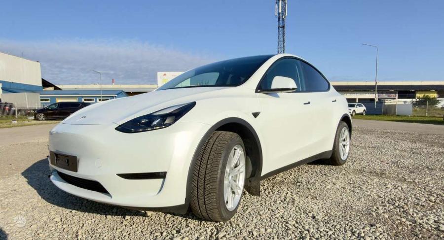 White Tesla Model Y 2022 in Siauliai, with an engine capacity of 0.00 L and mileage of 97 thousand km for 24650 €, photo 3 on AUTOMOTO.COM.LV