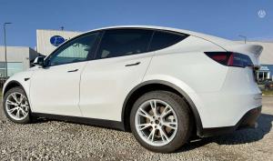 White Tesla Model Y 2022 in Siauliai, with an engine capacity of 0.00 L and mileage of 97 thousand km for 24650 €, photo 8 on AUTOMOTO.COM.LV