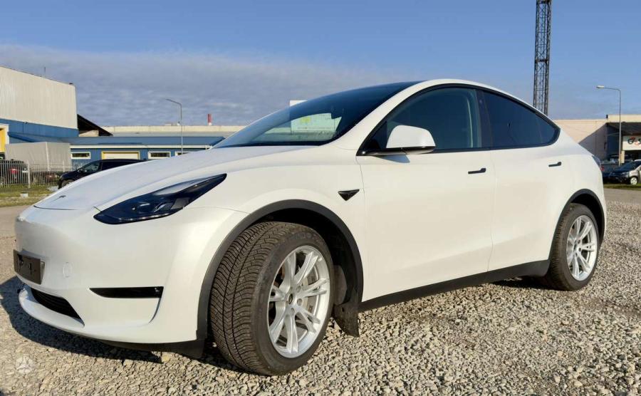 White Tesla Model Y 2022 in Siauliai, with an engine capacity of 0.00 L and mileage of 97 thousand km for 24650 €, photo 10 on AUTOMOTO.COM.LV
