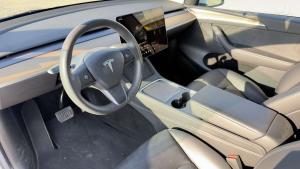 White Tesla Model Y 2022 in Siauliai, with an engine capacity of 0.00 L and mileage of 97 thousand km for 24650 €, photo 11 on AUTOMOTO.COM.LV