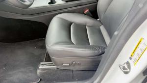 White Tesla Model Y 2022 in Siauliai, with an engine capacity of 0.00 L and mileage of 97 thousand km for 24650 €, photo 14 on AUTOMOTO.COM.LV