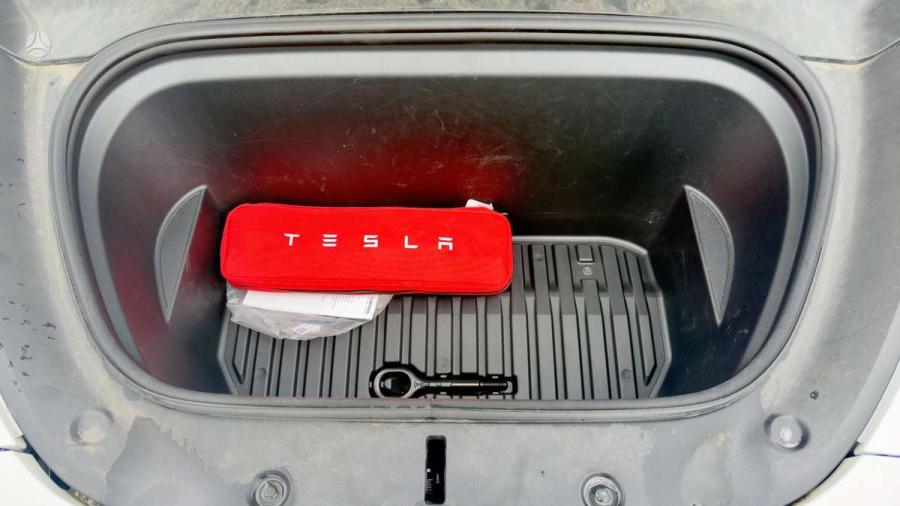 White Tesla Model Y 2022 in Siauliai, with an engine capacity of 0.00 L and mileage of 97 thousand km for 24650 €, photo 24 on AUTOMOTO.COM.LV