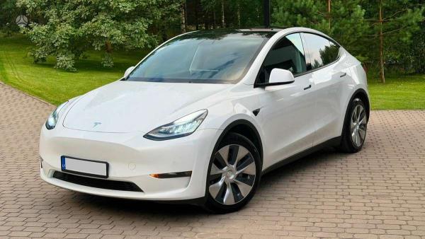 Balts Tesla Model Y 2022 Viļņa, ar dzinēja tilpumu 0.00 L un nobraukumu 52 tūkst. km par 29000 €, foto 1 vietnē AUTOMOTO.COM.LV