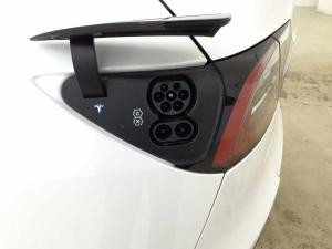 Balts Tesla Model Y 2022 Rīga, ar dzinēja tilpumu 0.00 L un nobraukumu 74 tūkst. km par 33990 €, foto 5 vietnē AUTOMOTO.COM.LV
