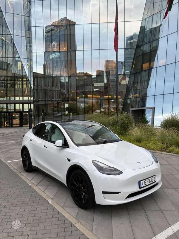 Balts Tesla Model Y 2022 Viļņa, ar dzinēja tilpumu 0.00 L un nobraukumu 76 tūkst. km par 32500 €, foto 2 vietnē AUTOMOTO.COM.LV