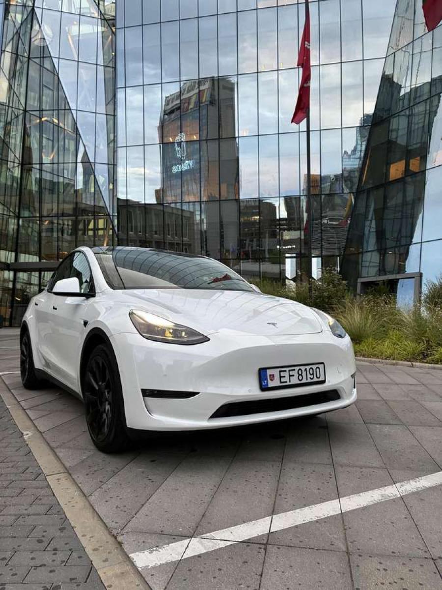 White Tesla Model Y 2022 in Vilnius, with an engine capacity of 0.00 L and mileage of 76 thousand km for 32500 €, photo 5 on AUTOMOTO.COM.LV