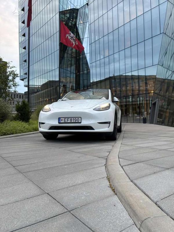 Balts Tesla Model Y 2022 Viļņa, ar dzinēja tilpumu 0.00 L un nobraukumu 76 tūkst. km par 32500 €, foto 5 vietnē AUTOMOTO.COM.LV