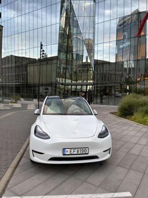 White Tesla Model Y 2022 in Vilnius, with an engine capacity of 0.00 L and mileage of 76 thousand km for 32500 €, photo 8 on AUTOMOTO.COM.LV