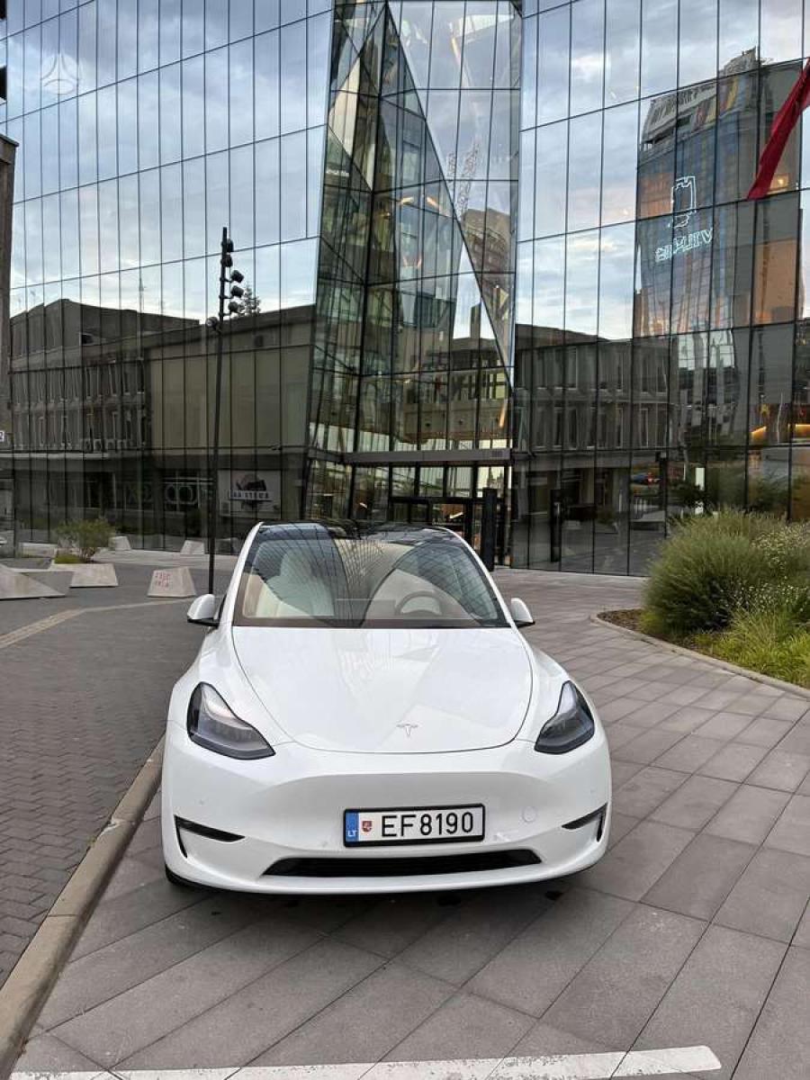 White Tesla Model Y 2022 in Vilnius, with an engine capacity of 0.00 L and mileage of 76 thousand km for 32500 €, photo 8 on AUTOMOTO.COM.LV