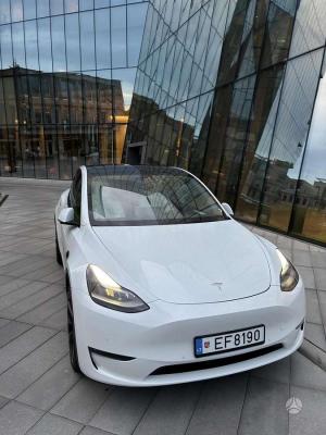 White Tesla Model Y 2022 in Vilnius, with an engine capacity of 0.00 L and mileage of 76 thousand km for 32500 €, photo 9 on AUTOMOTO.COM.LV