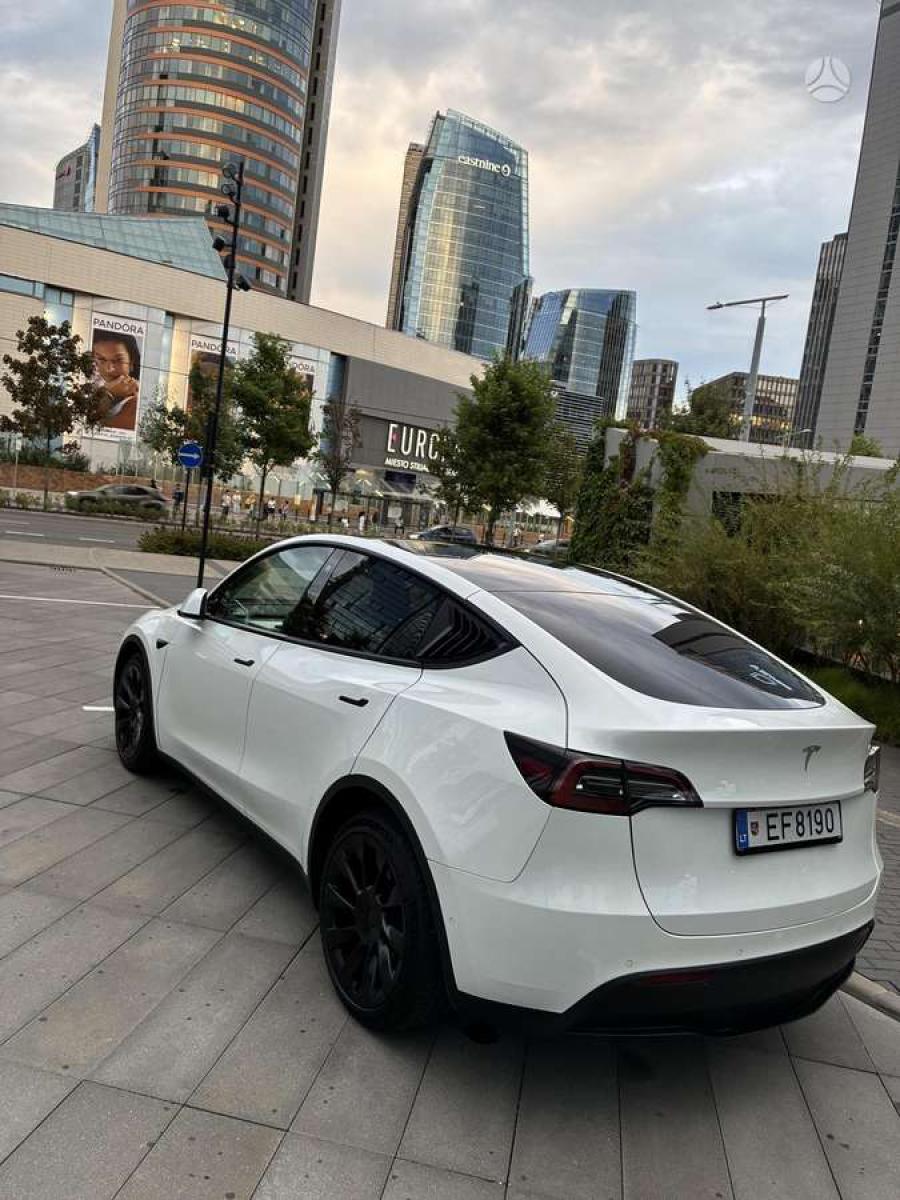 White Tesla Model Y 2022 in Vilnius, with an engine capacity of 0.00 L and mileage of 76 thousand km for 32500 €, photo 10 on AUTOMOTO.COM.LV