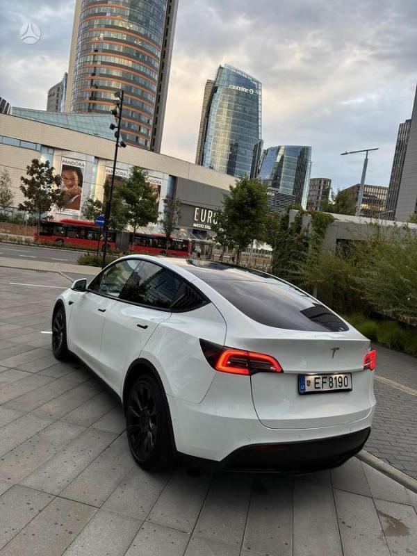 Balts Tesla Model Y 2022 Viļņa, ar dzinēja tilpumu 0.00 L un nobraukumu 76 tūkst. km par 32500 €, foto 10 vietnē AUTOMOTO.COM.LV