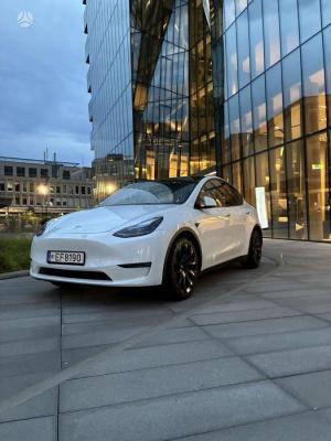 White Tesla Model Y 2022 in Vilnius, with an engine capacity of 0.00 L and mileage of 76 thousand km for 32500 €, photo 16 on AUTOMOTO.COM.LV