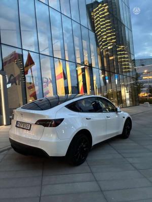 White Tesla Model Y 2022 in Vilnius, with an engine capacity of 0.00 L and mileage of 76 thousand km for 32500 €, photo 18 on AUTOMOTO.COM.LV