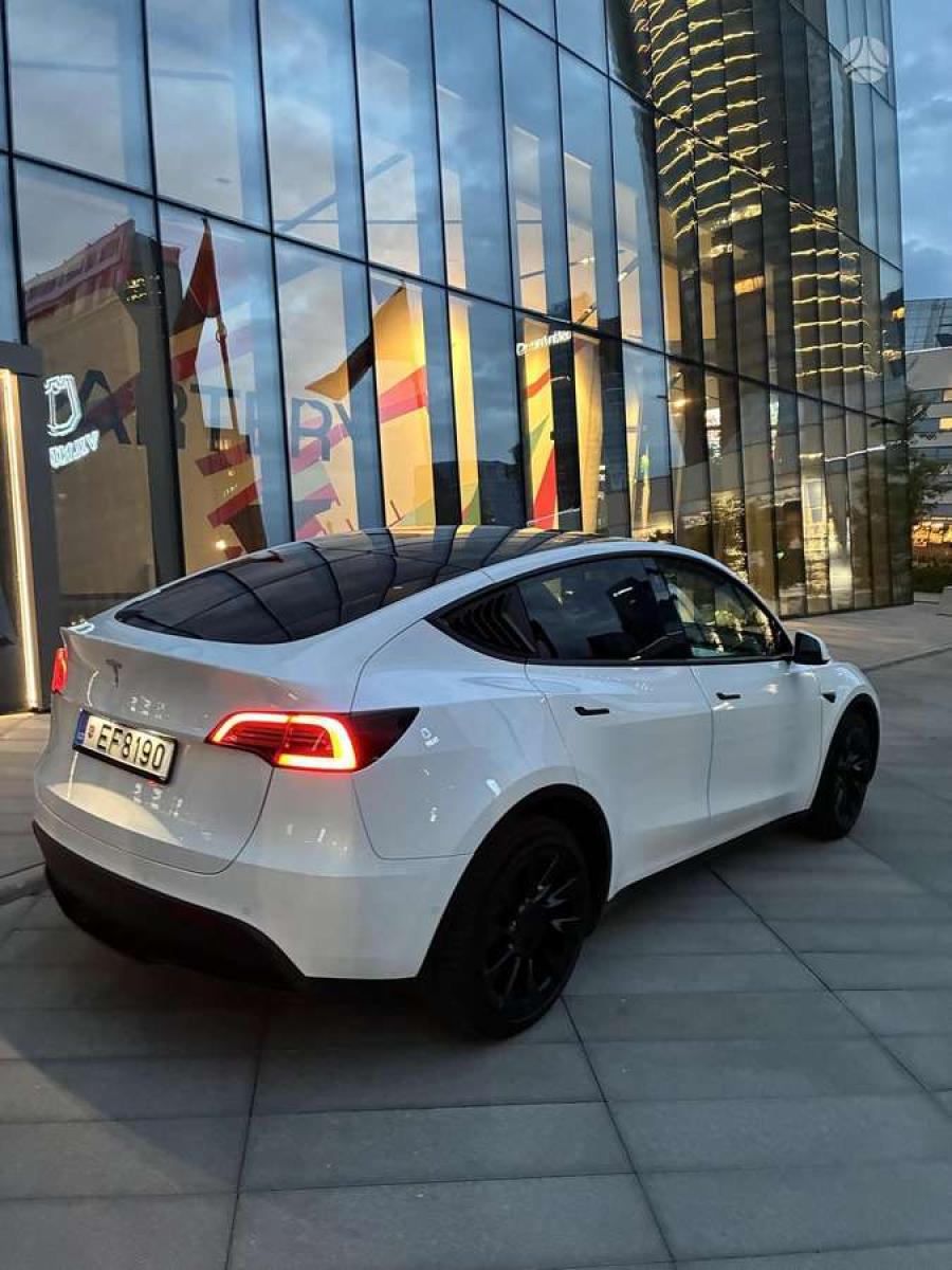 White Tesla Model Y 2022 in Vilnius, with an engine capacity of 0.00 L and mileage of 76 thousand km for 32500 €, photo 20 on AUTOMOTO.COM.LV