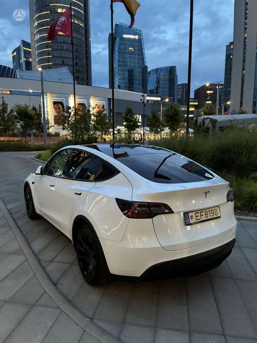 White Tesla Model Y 2022 in Vilnius, with an engine capacity of 0.00 L and mileage of 76 thousand km for 32500 €, photo 22 on AUTOMOTO.COM.LV