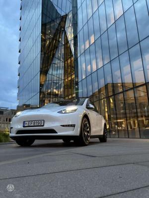 White Tesla Model Y 2022 in Vilnius, with an engine capacity of 0.00 L and mileage of 76 thousand km for 32500 €, photo 24 on AUTOMOTO.COM.LV