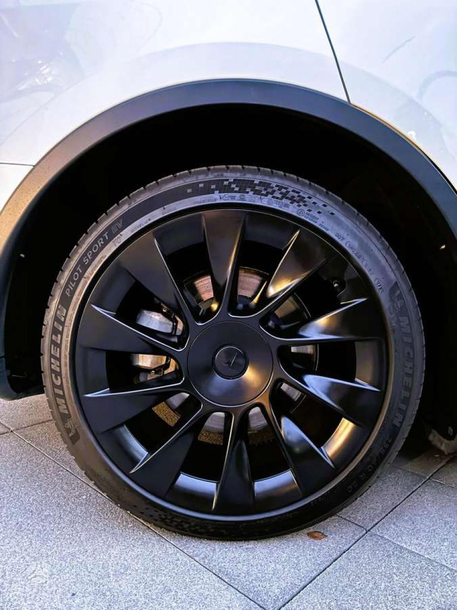 White Tesla Model Y 2022 in Vilnius, with an engine capacity of 0.00 L and mileage of 76 thousand km for 32500 €, photo 29 on AUTOMOTO.COM.LV
