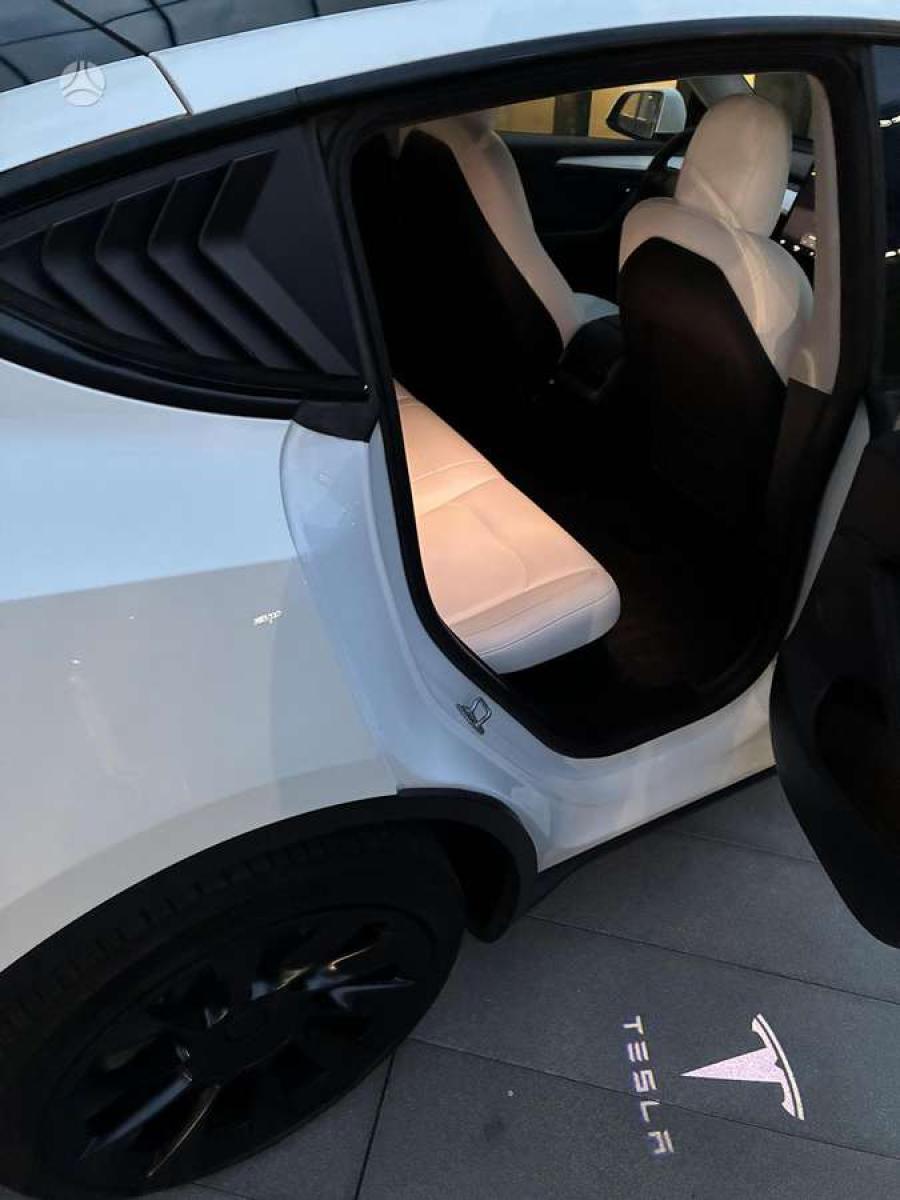White Tesla Model Y 2022 in Vilnius, with an engine capacity of 0.00 L and mileage of 76 thousand km for 32500 €, photo 30 on AUTOMOTO.COM.LV