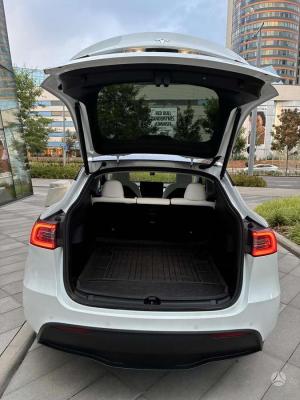 White Tesla Model Y 2022 in Vilnius, with an engine capacity of 0.00 L and mileage of 76 thousand km for 32500 €, photo 31 on AUTOMOTO.COM.LV