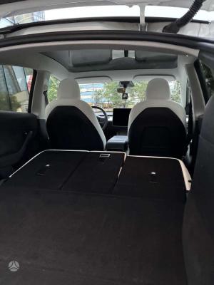 White Tesla Model Y 2022 in Vilnius, with an engine capacity of 0.00 L and mileage of 76 thousand km for 32500 €, photo 32 on AUTOMOTO.COM.LV
