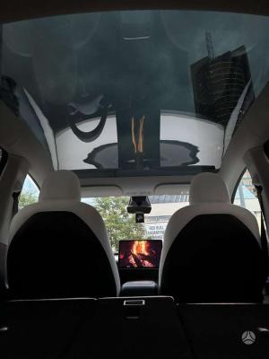 White Tesla Model Y 2022 in Vilnius, with an engine capacity of 0.00 L and mileage of 76 thousand km for 32500 €, photo 36 on AUTOMOTO.COM.LV